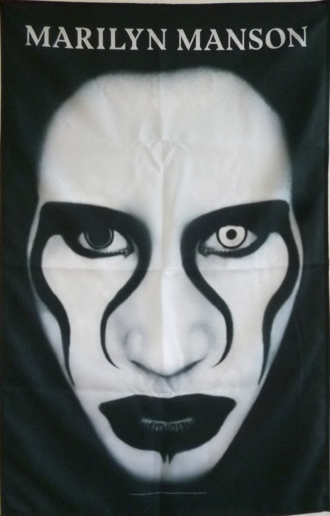 Marilyn Manson | Defiant Face Flag – Goddess.nl