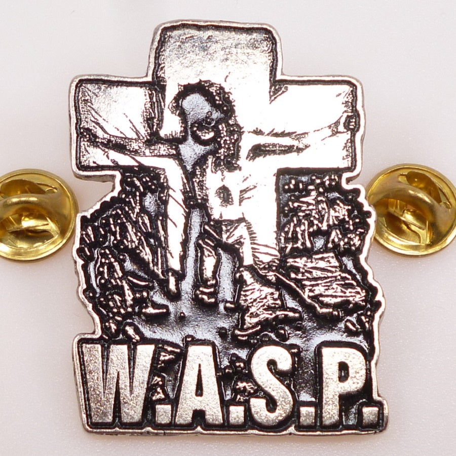 Wasp | Pin Badge The Crimson Idol – Goddess.nl